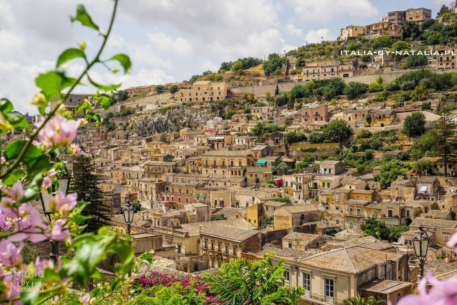 The most beautiful towns, cities, and attractions of Sicily. Guidebook