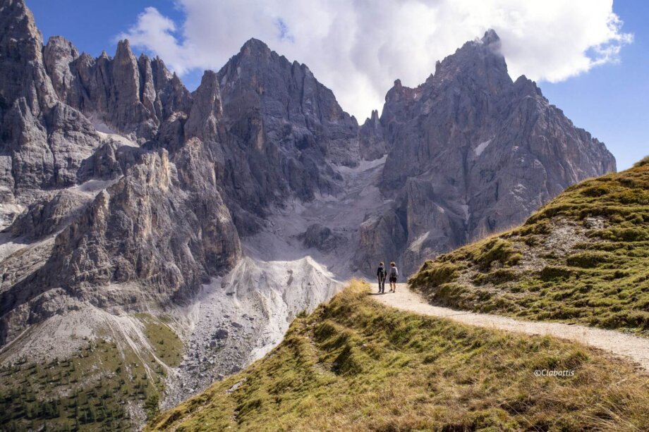 Baita Segantini - schronisko górskie z pięknym widokiem na Dolomity